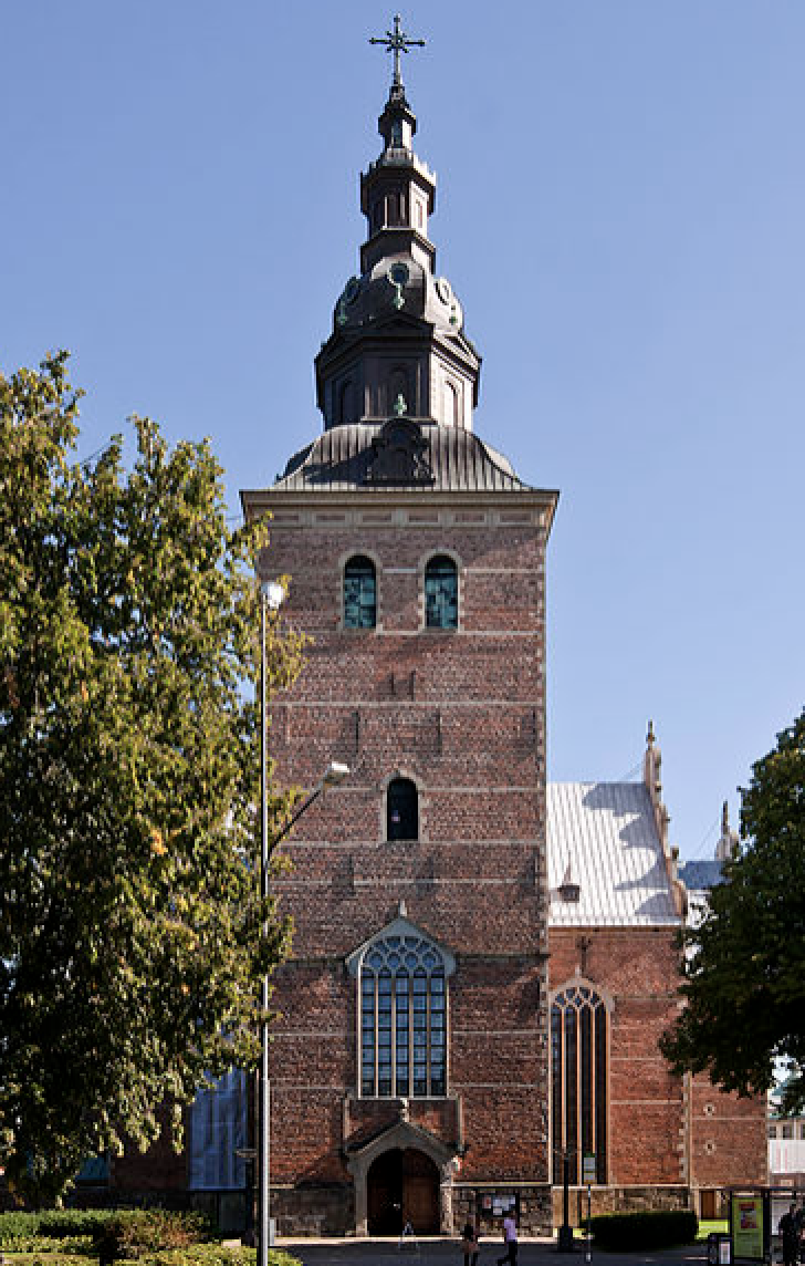 Tisser, bæsjer og onanerer i kirken | Human Rights Service