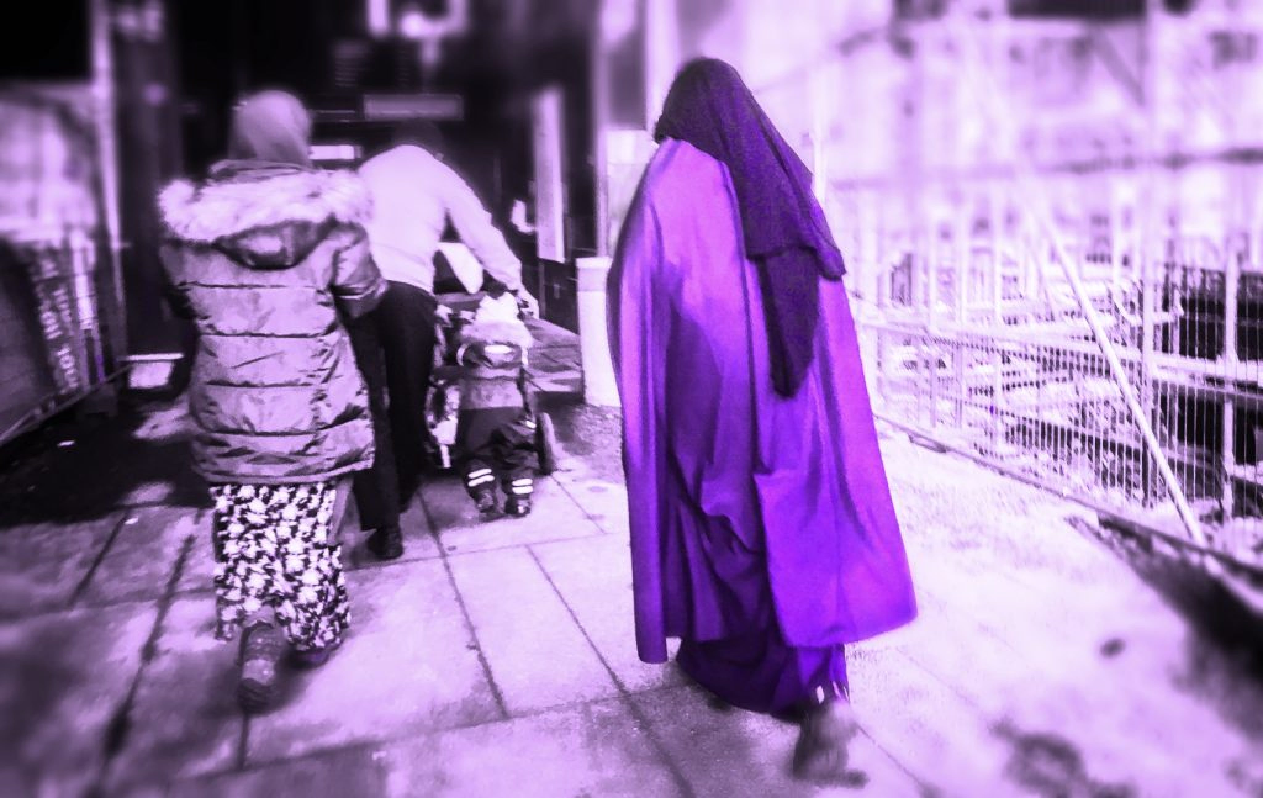 Tross svimlende beløp vil de ikke reise hjem | Human Rights Service