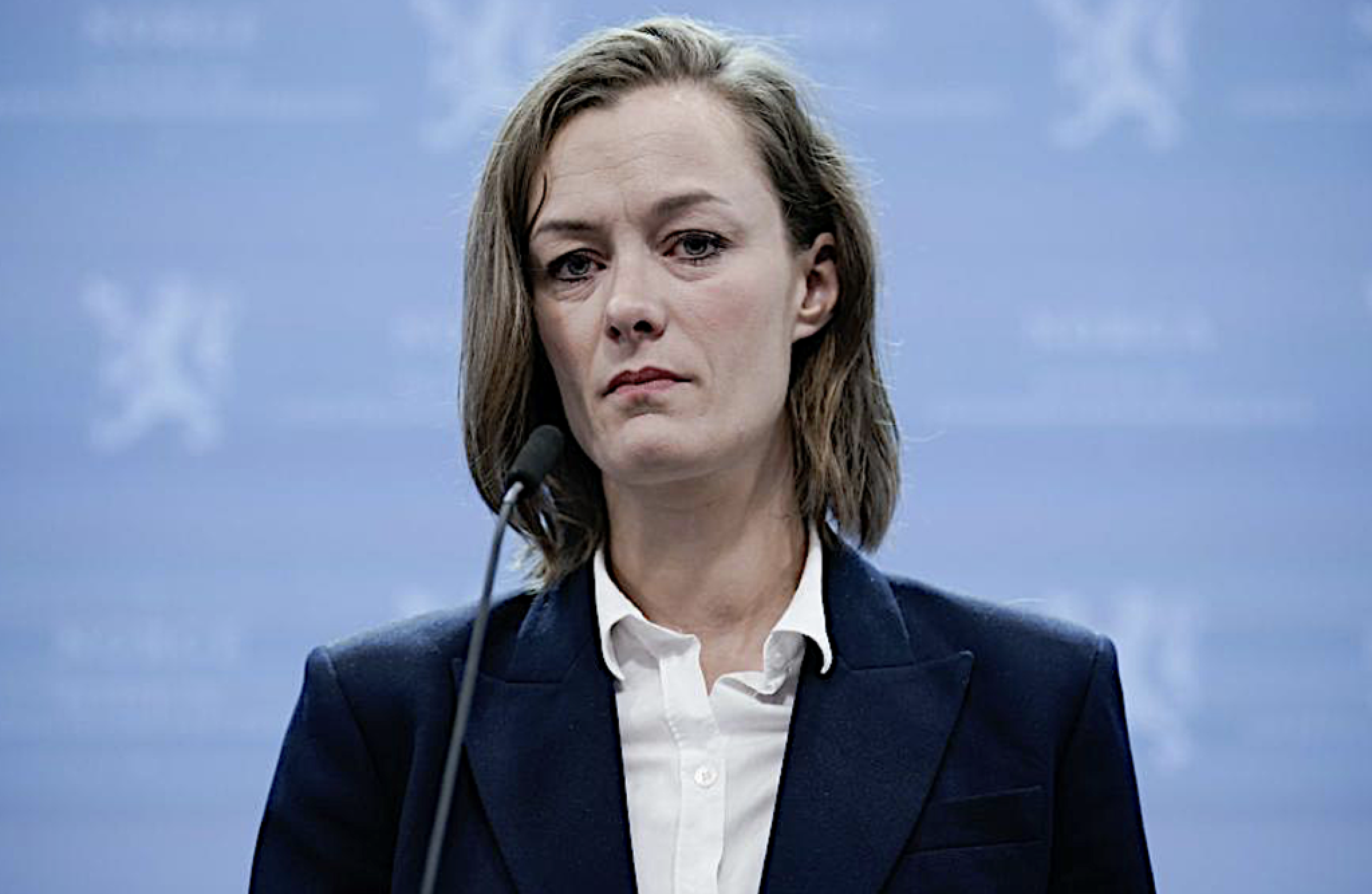 Lei seg, og går av | Human Rights Service